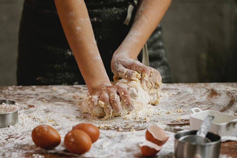 Cómo amasar pan correctamente: tipos de amasado